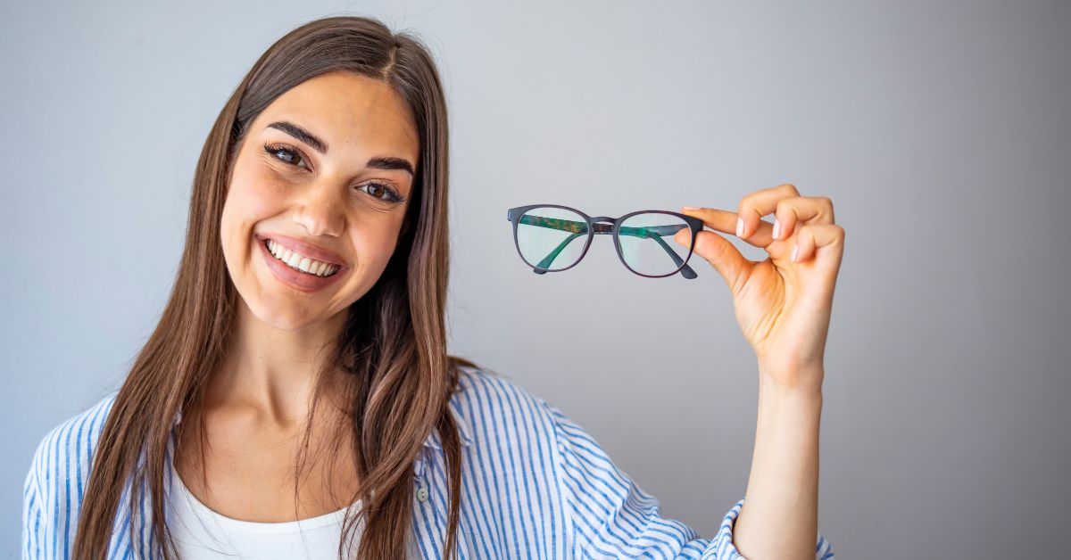 LASIK vs Glasses: Pros and Cons | Victoria Eye Center | Cuero - VEC2020